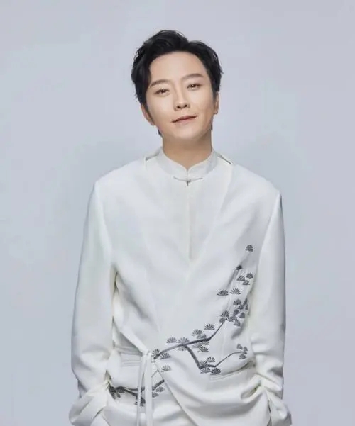 The 45-year-old Li Yugang is neither in love nor married, and his ...