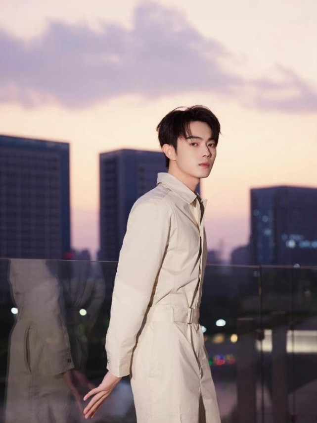 Xu Kai was photographed interacting intimately with Xiaohua, and Yu Zheng released photos of ...