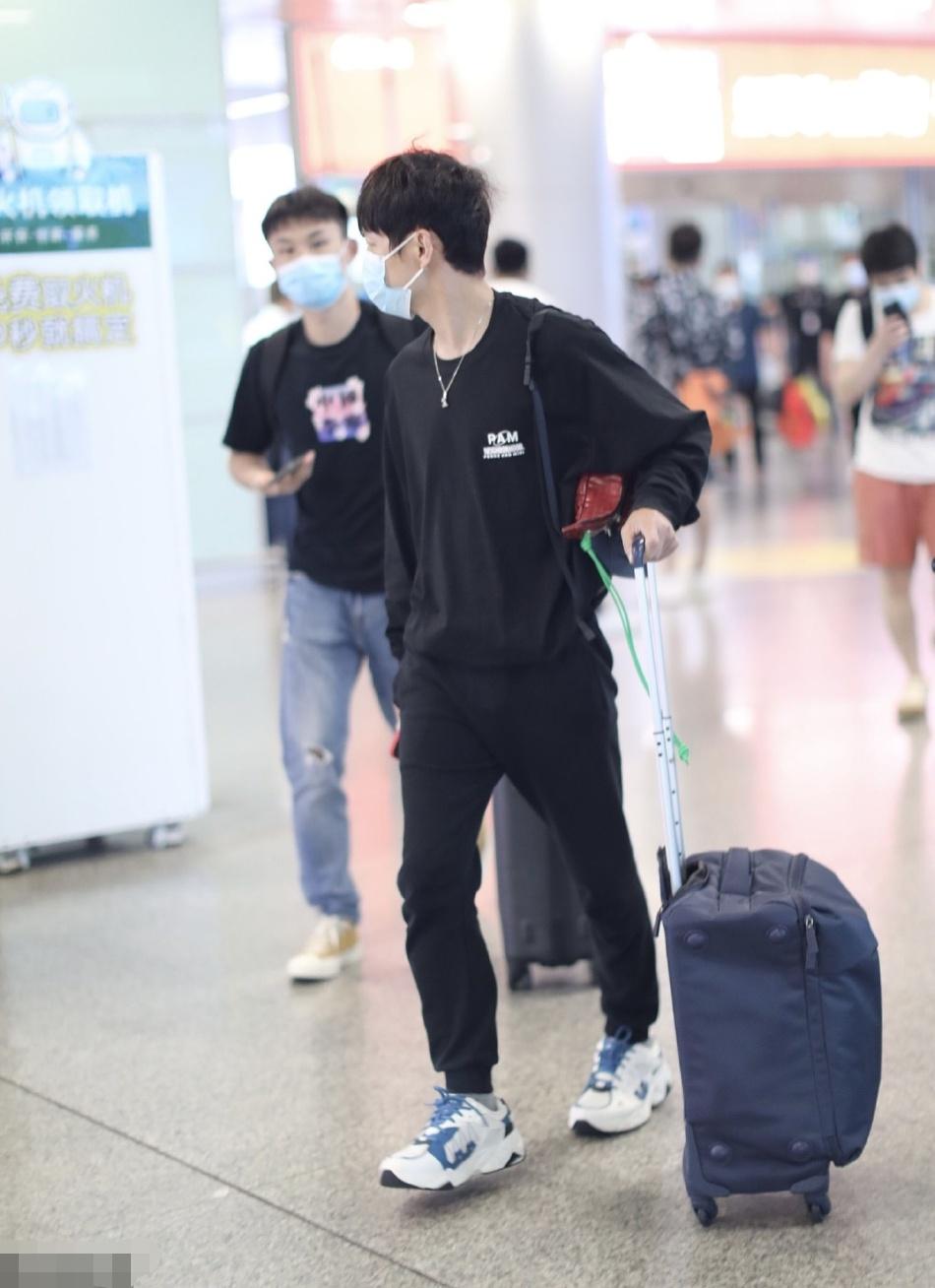 He Jiong appeared in Changsha on September 2, with a pretty face and a ...