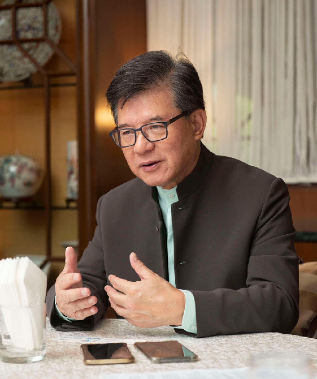 64-year-old Zhu Lingling accompanied her second-married husband to ...