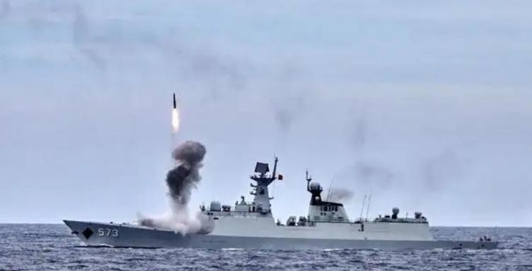 Type 054AG frigate: There are 4 small phased array radars to deal with the attack of stealth ...