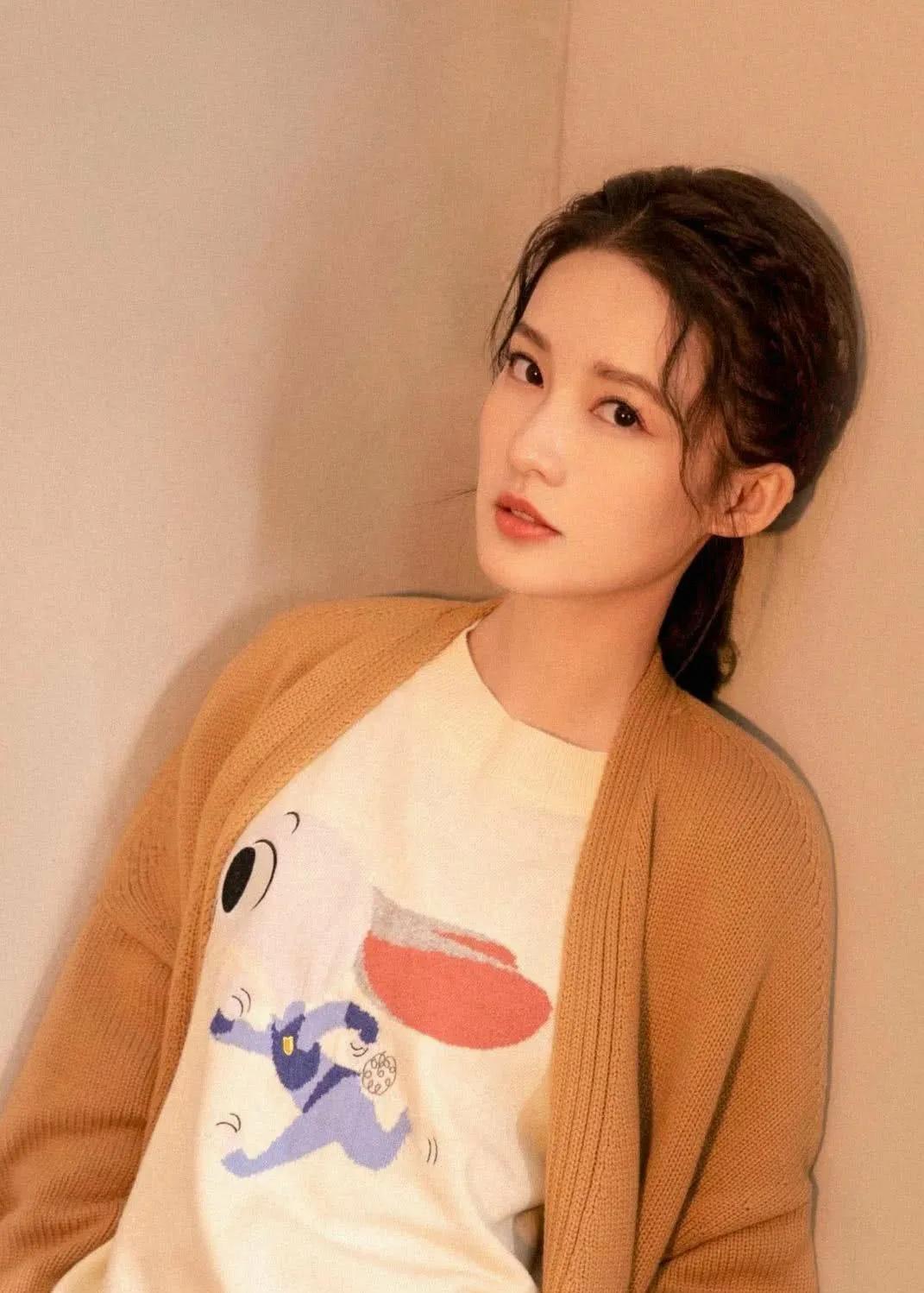 Beautiful Qin Qinzi Li Qin: underwear endorsement pictures, beautiful ...