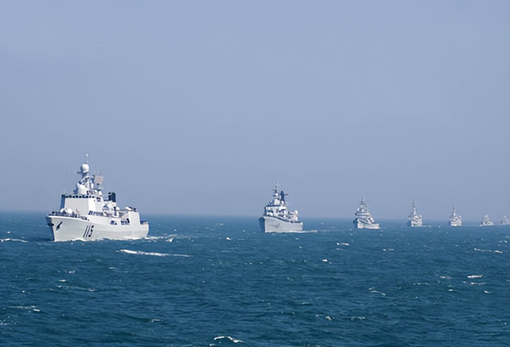 With 2 aircraft carriers and 4 10,000-ton large drives, the strength of ...