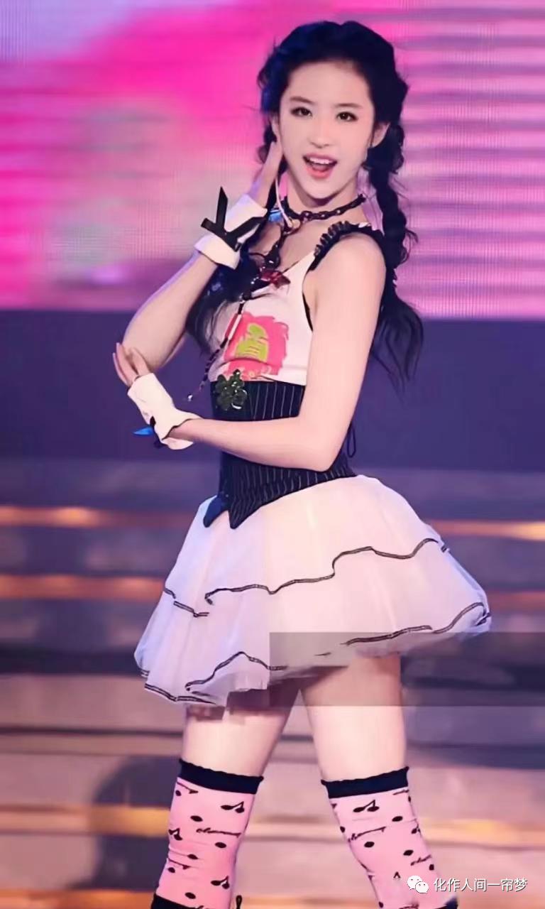 There is a kind of charm that Liu Yifei is 18 years old. When she ...