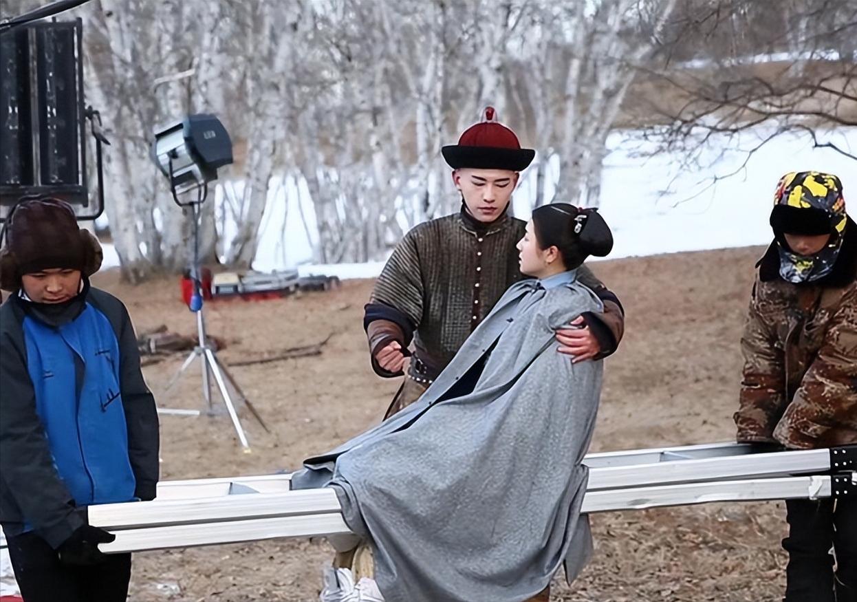 Fake hair, fake muscles, fake height, the "vanity" of these male stars ...