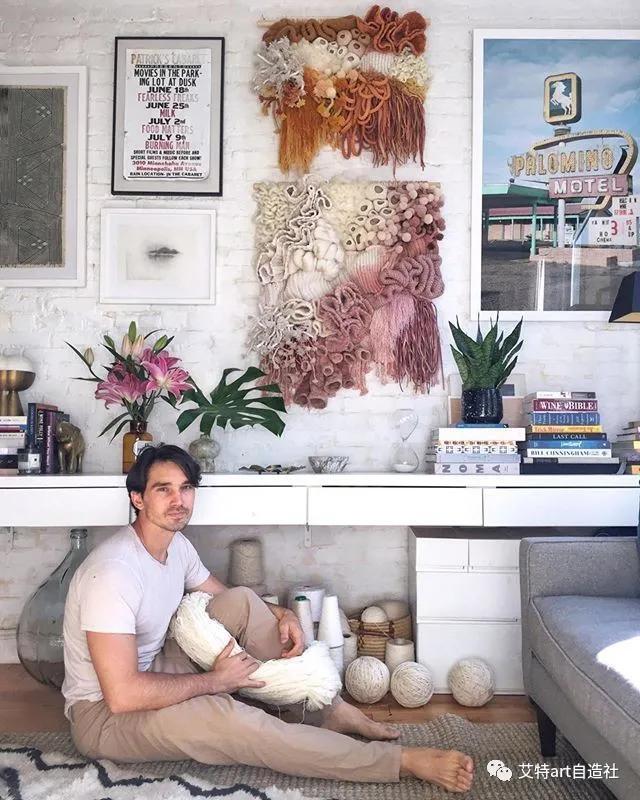 Eric Speer, a male artist who likes knitting wool - iNEWS