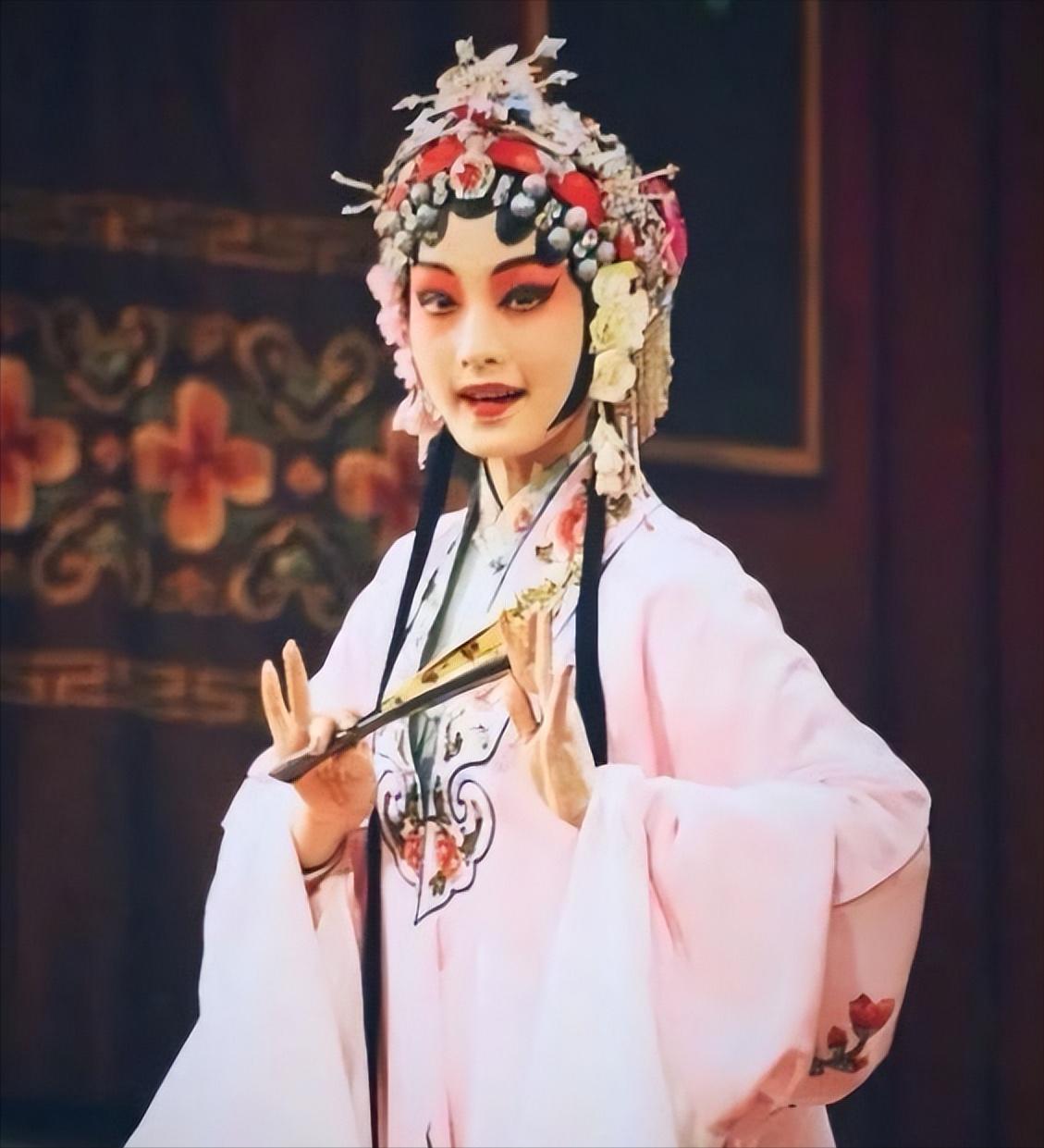 Li Qin: After being trained by the state for 9 years as an opera, it ...