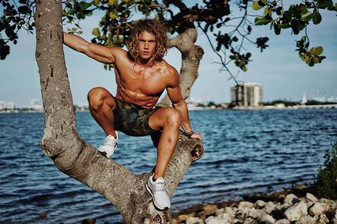 Fitness male model Benjamin Albred releases fitness books to share his ...