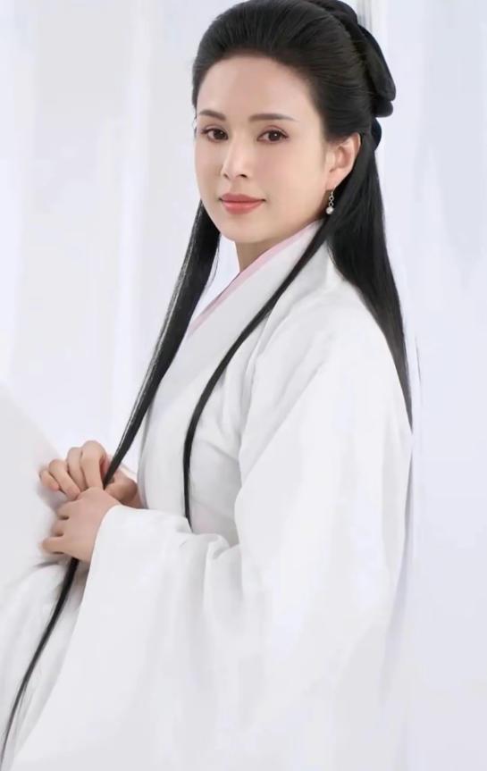 56-year-old Li Ruotong plays the little dragon girl again!The beauty ...