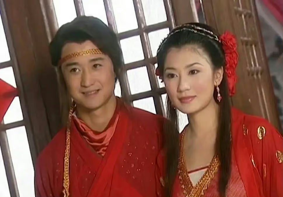A Fei and Xiao Hong in the classic martial arts drama "Xiao Li Fei Dao ...