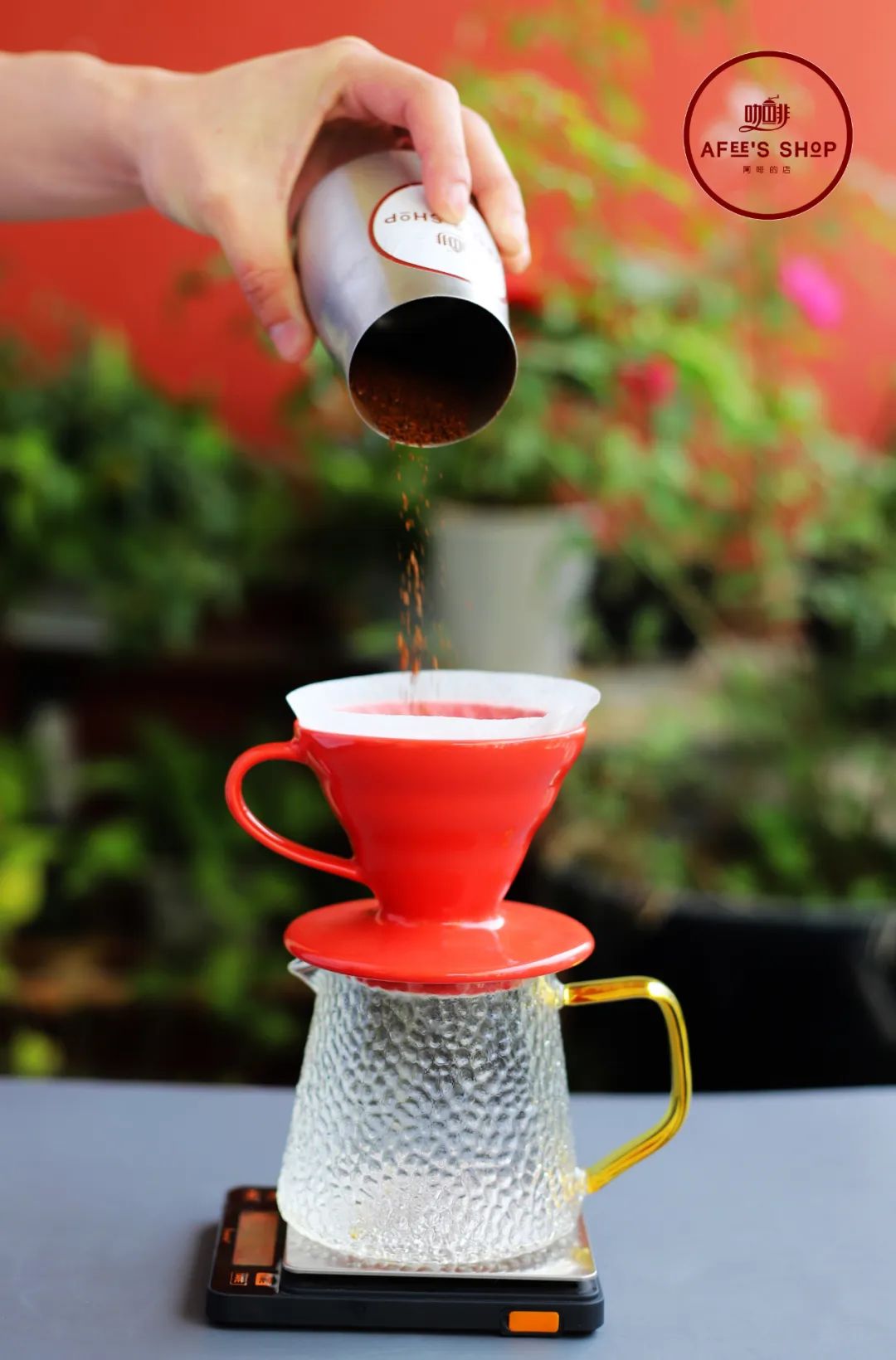 Learn hand pouring skills and use the V60 filter cup to make a good cup ...