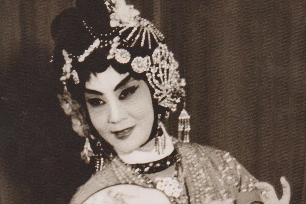 In the 1950s, how many famous Peking Opera actors in Beijing went to ...
