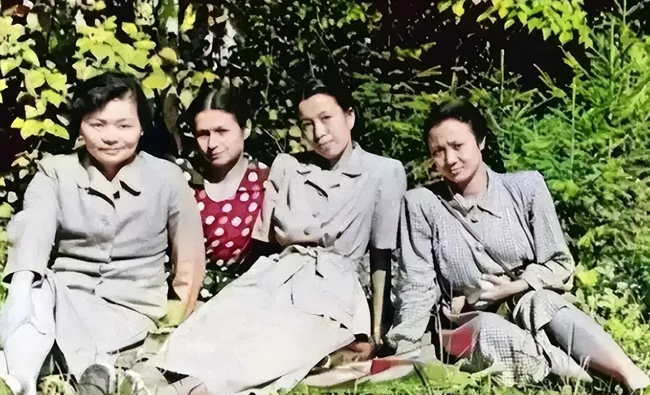 Rare old photos: Jiang Qing, 39 years old in 53 years, took pictures by the Black Sea - iMedia