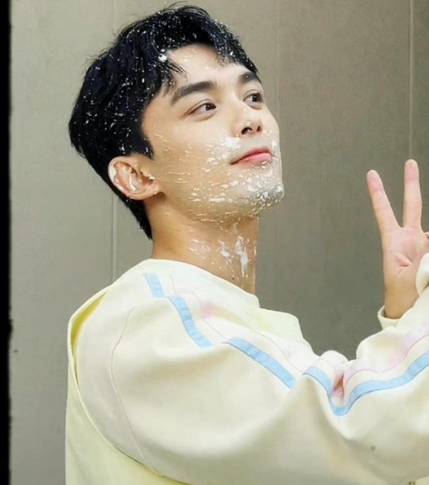 Wu Lei, Cai Xukun, sister-in-law Gao Ye, Zhang Ruoyun, Li Hongyi, etc ...