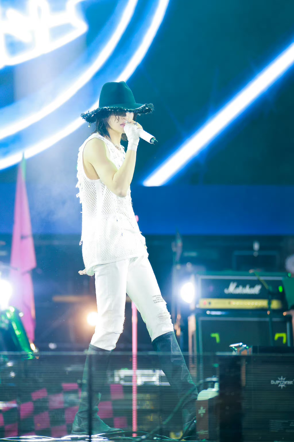 Xiao Gui (Wang Linkai) in the early morning posting good night stage photos - iNEWS