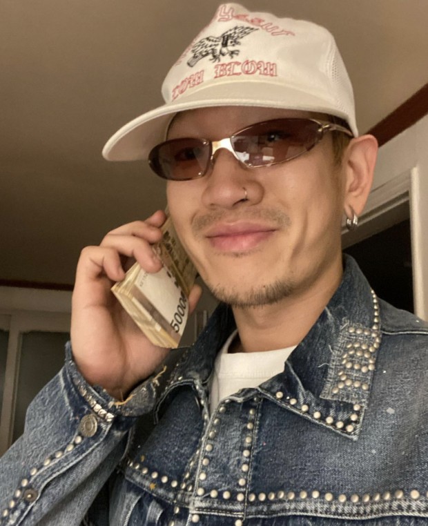 The rapper illegally photographed and disseminated private photos of ...