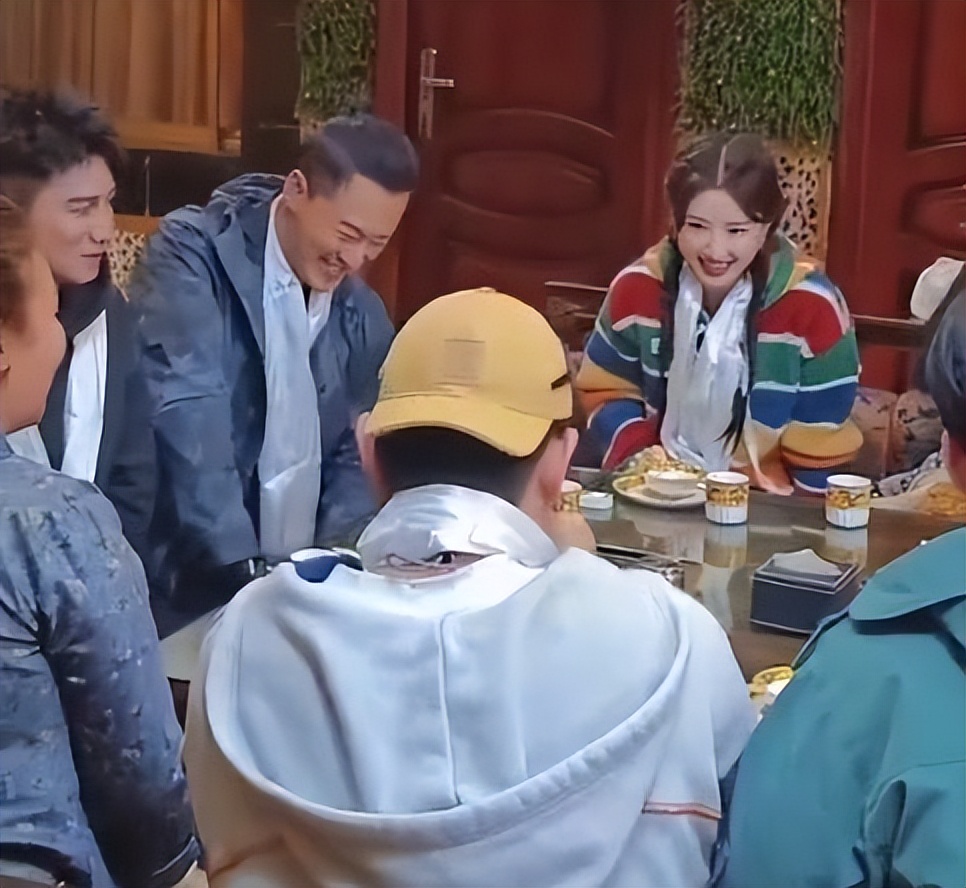 Lin Feng returned from Tibet and gave Zhang Xinyue a gift worth ...