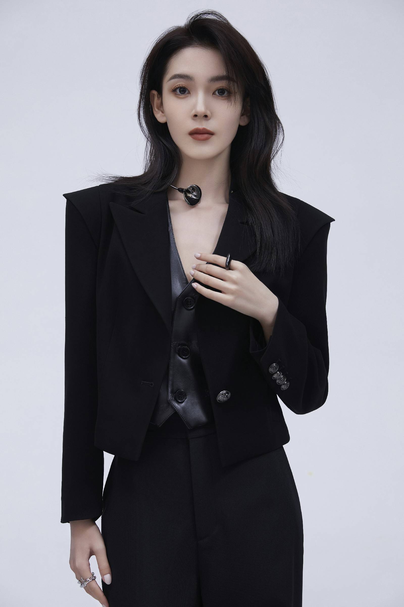 Chen Yao officially announced that he joined China Television and Tongcheng and went to the ...