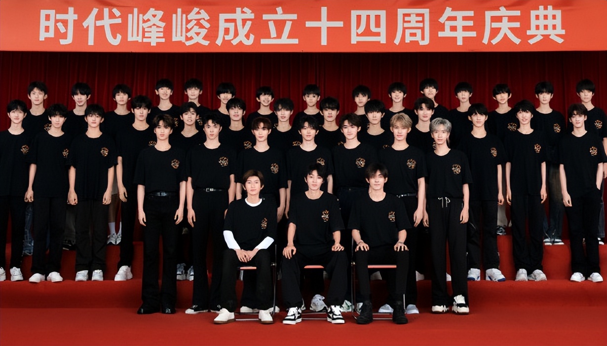 A group photo of all members of Times Fengjun: Wang Junkai is in C, Yi ...