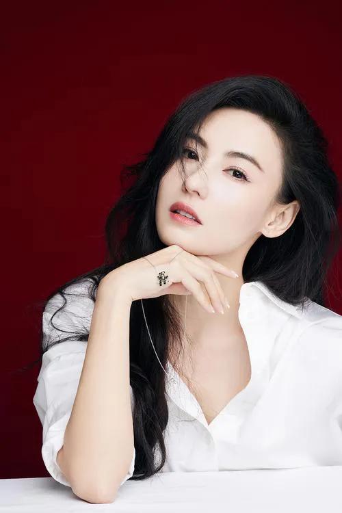 Cecilia Cheung: Blooming Bright Flowers of Hong Kong - iNEWS