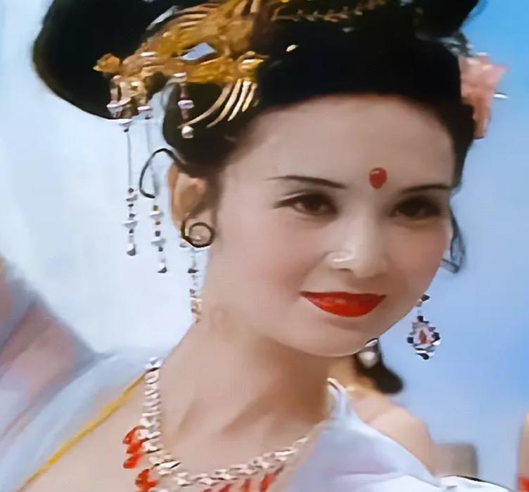 "The most beautiful Chang'e" Qiu Peining, still looks like a fairy at ...