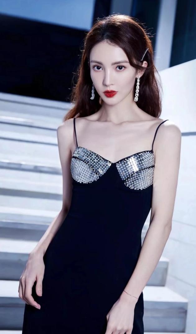 Jin Chen: The dazzling star on the stage - iMedia