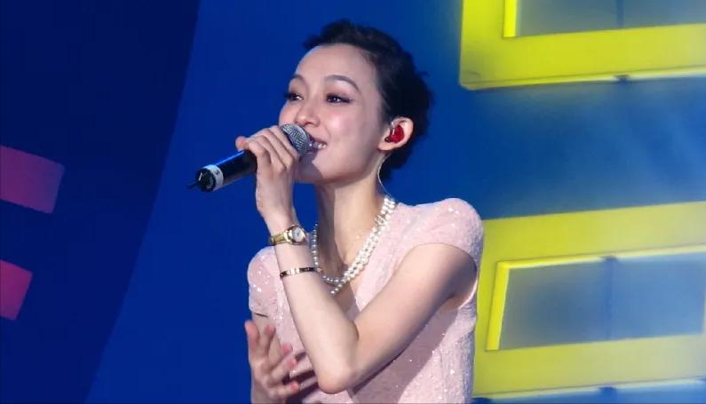 Even singing on stage almost became an extravagant hope. How did Fan Weiqi drive herself to a ...