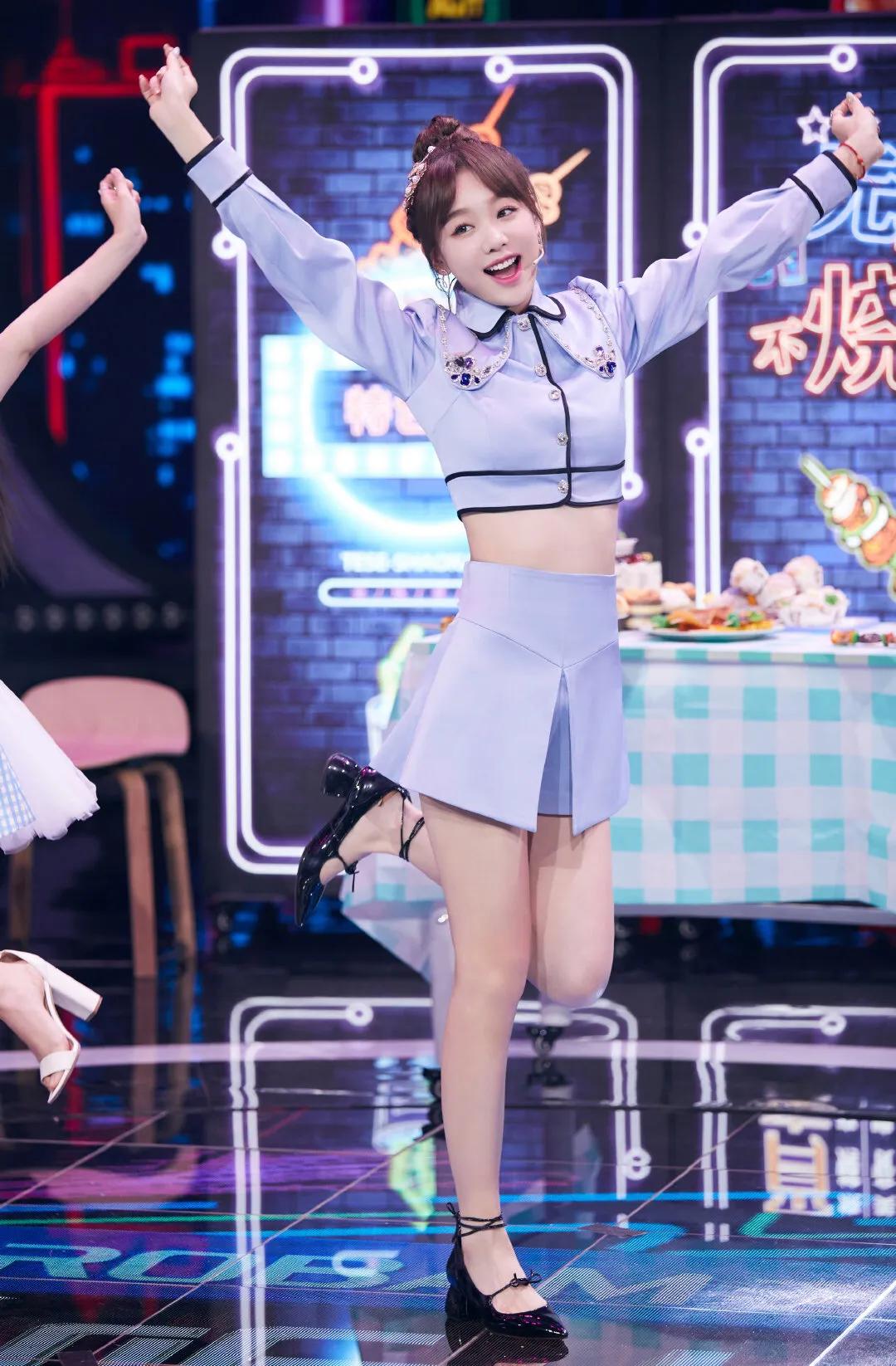 Good figure Xu Mengjie - iNEWS