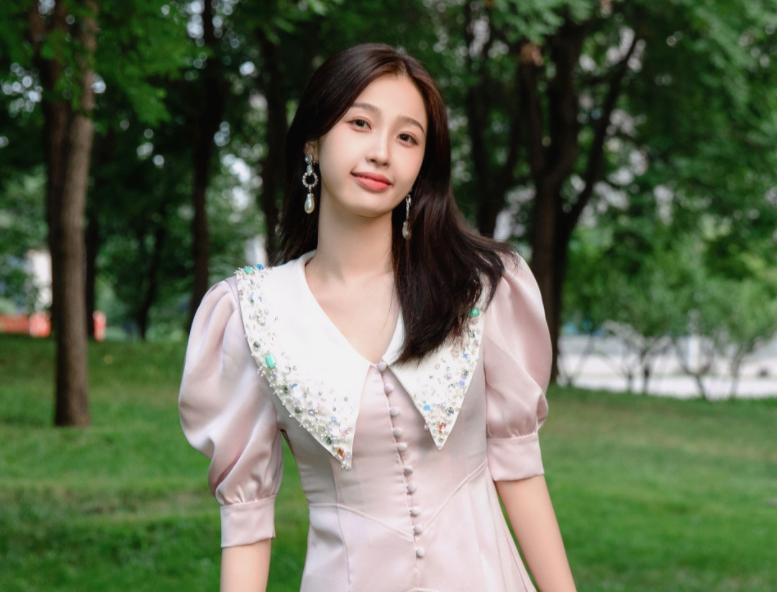 How thick is the beauty of "Canglan Jue"?The camera shot Yu Shuxin's ...