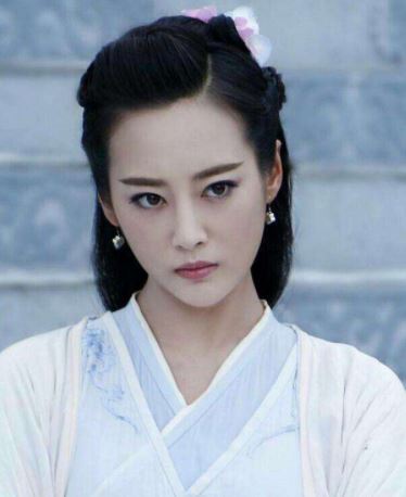 Xuanyuan Qingfeng, played by Li Chun, is the 14th beauty in "Fighting ...