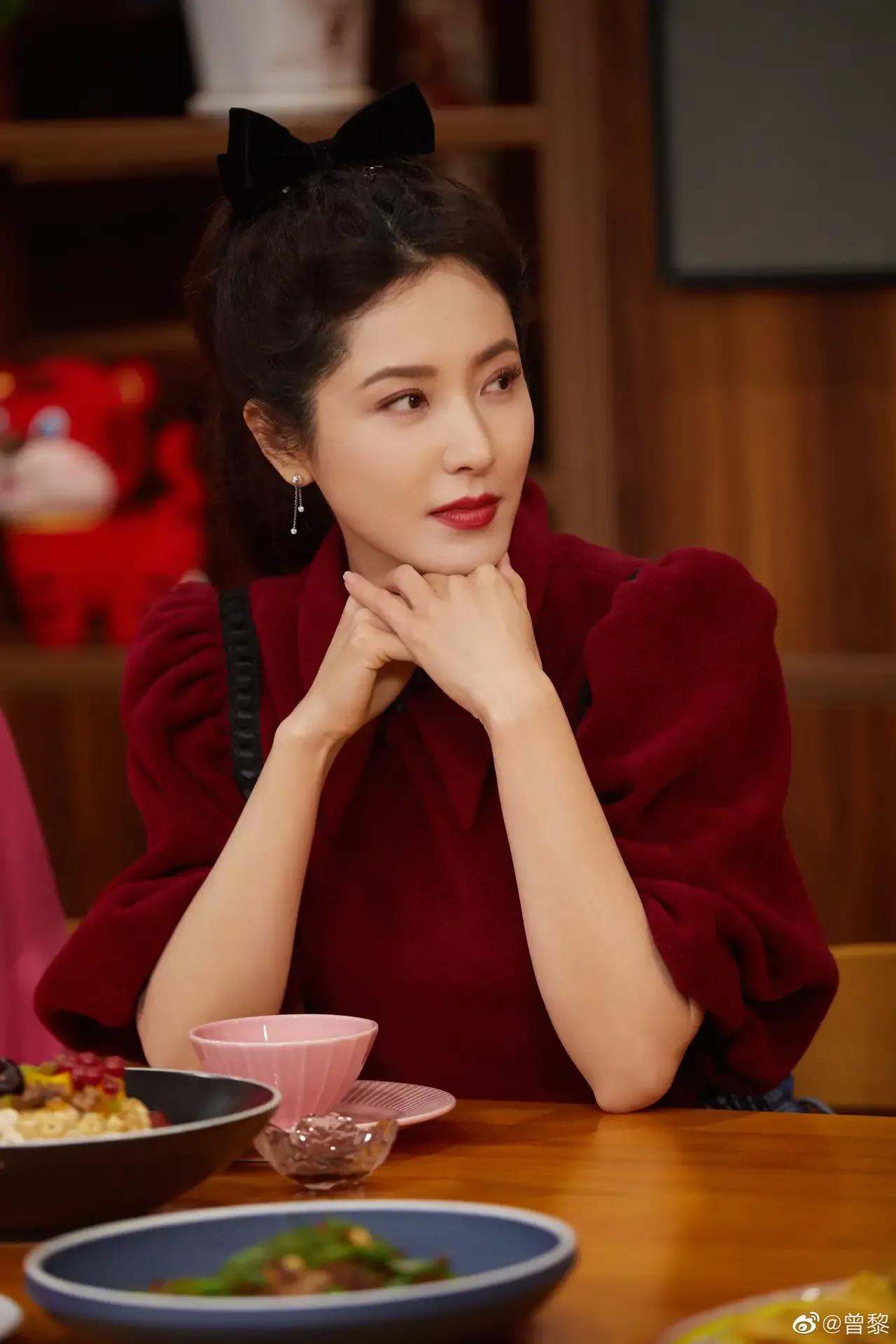 Zeng Li is a beautiful girl# - iNEWS