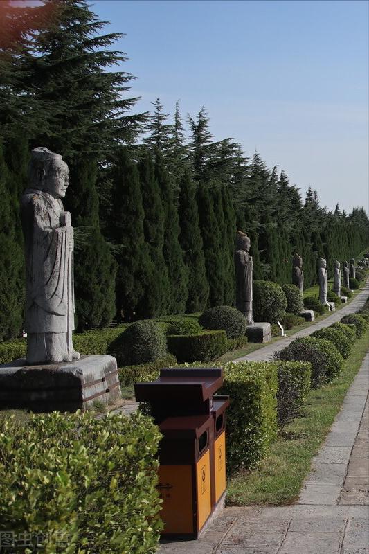 A wide selection of beautiful men entered the palace, 76-year-old Wu ...