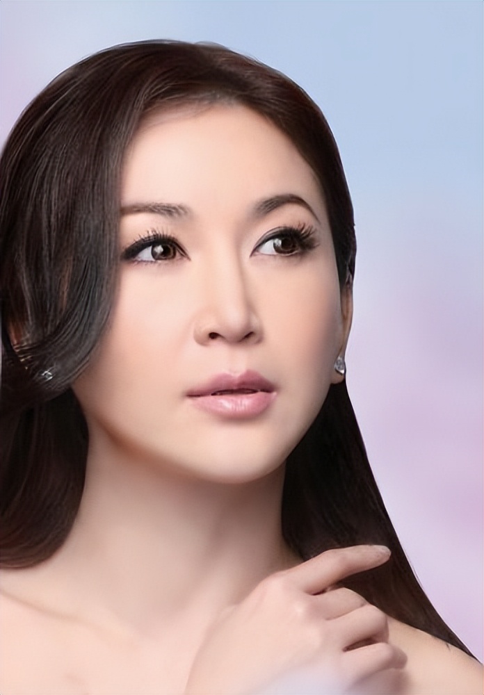 Wen Bixia: She dedicated herself to art at the age of 17, and then ...