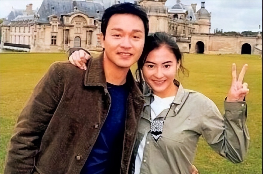 The 42-year-old "Jade Queen" Cecilia Cheung, what a pity?No, she's far ...