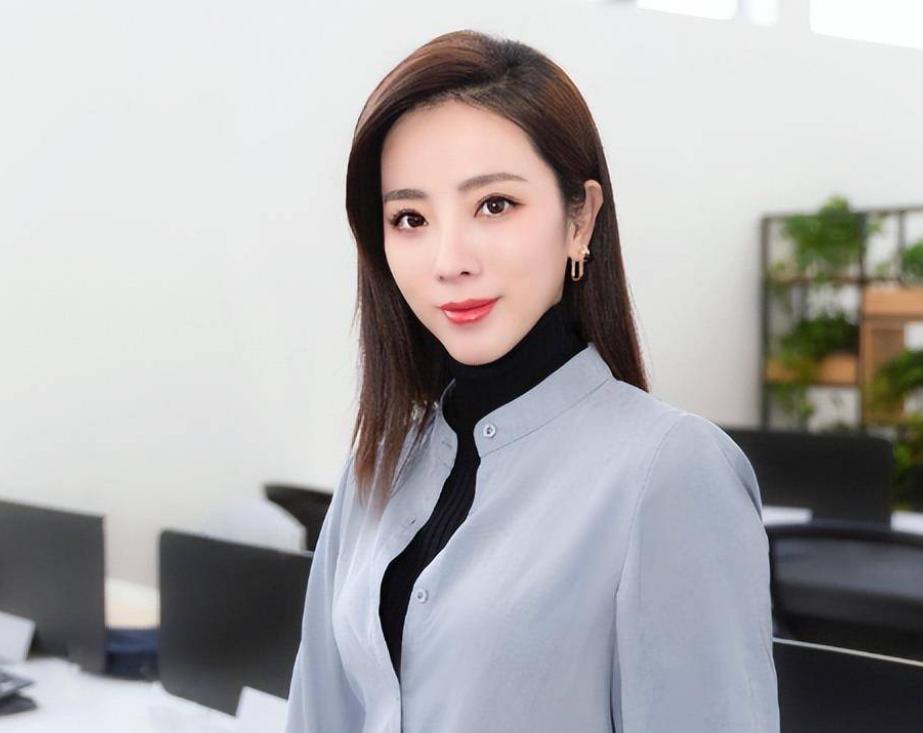Li Sisi was removed from CCTV and got attention from the other two ...