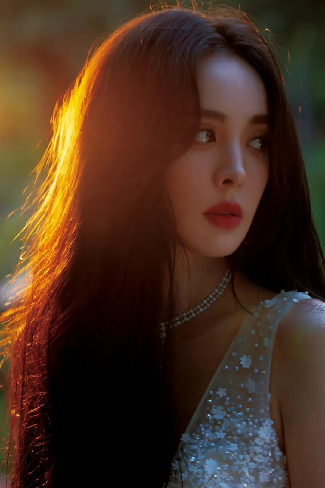 Gulinaza wallpaper sharing: long hair and waist, red lips slightly ...