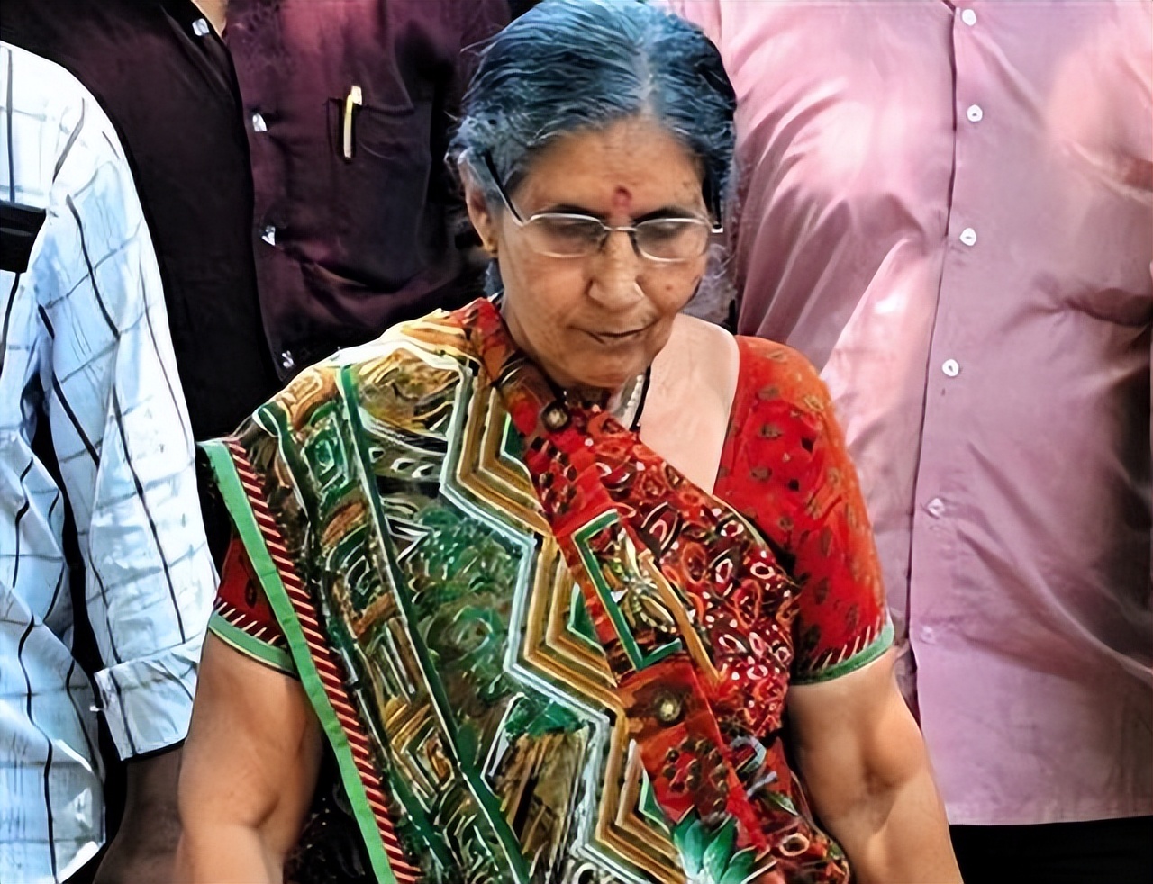 Modi's wife: Married at the age of 17, separated from her husband for ...