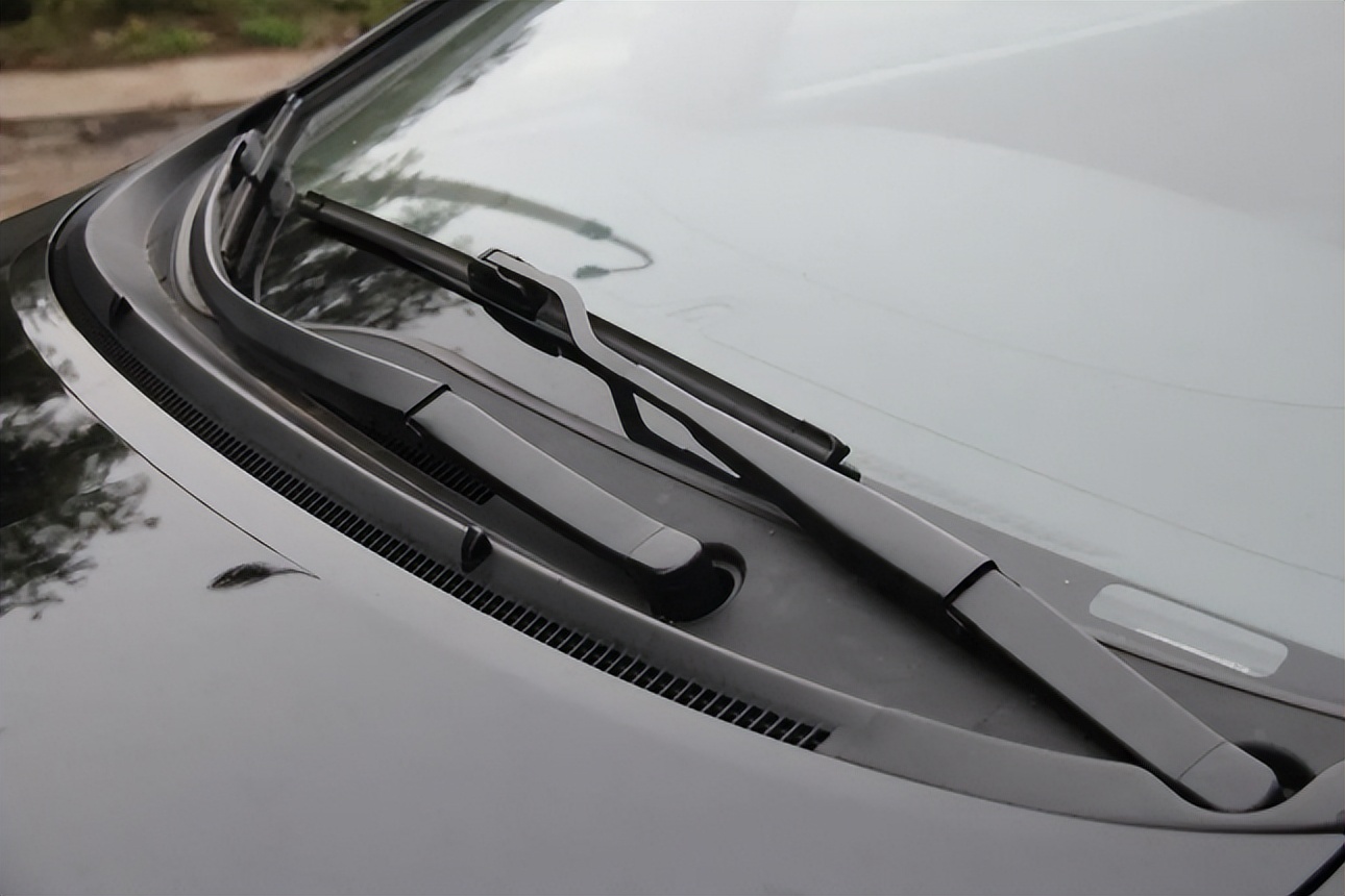 Invention and Improvement of Automobile Windshield Wiper - iNEWS