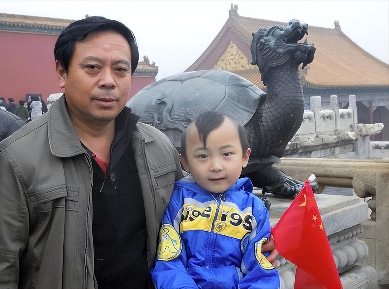 "New Year's picture doll" Deng Minghe, who attended the Spring Festival ...