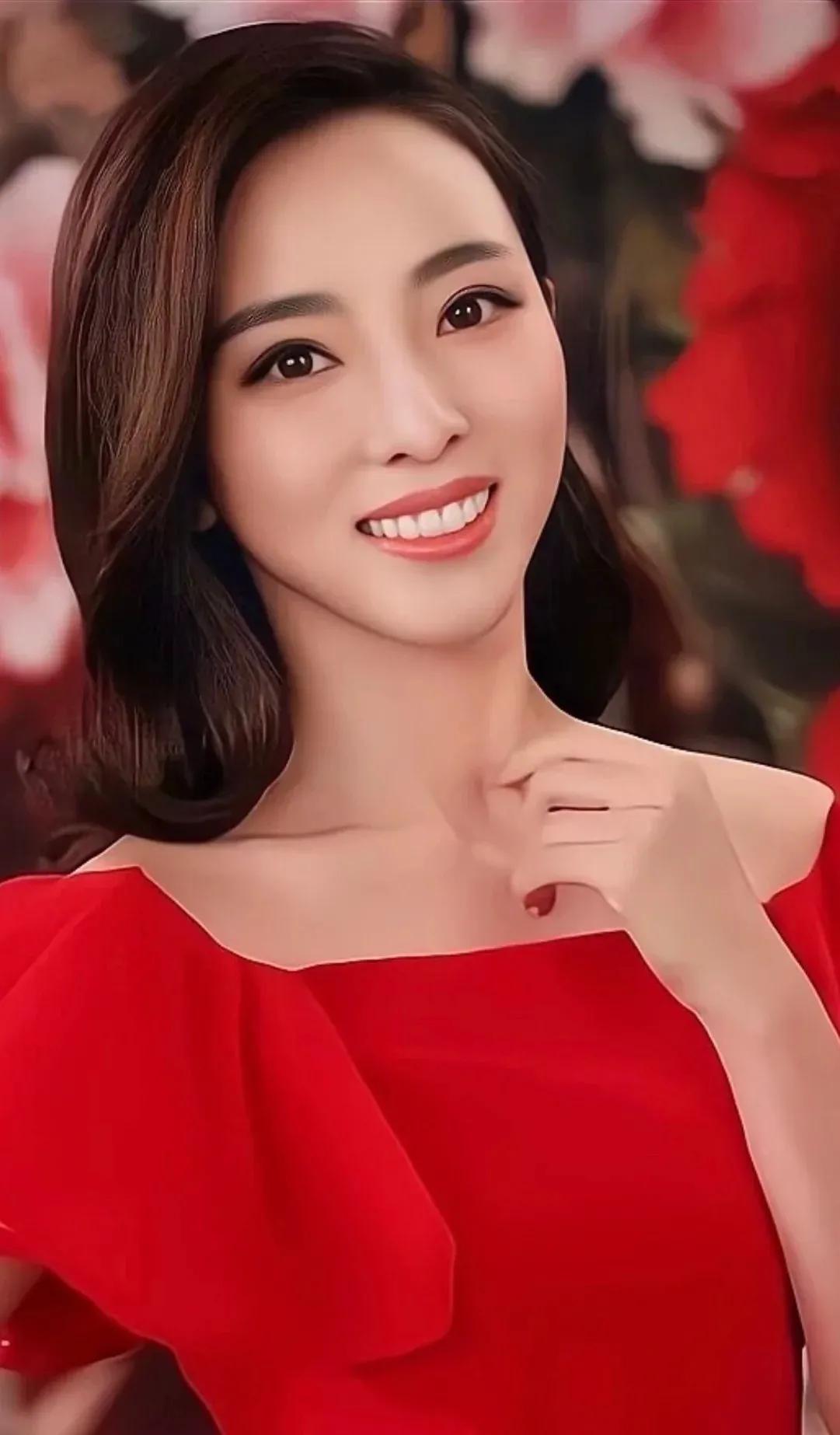 Li Sisi, Zhou Tao, Dong Qing, Li Hong, Zhu Xun, Fang Qiong, Liu Yan and other hosts, who is the ...