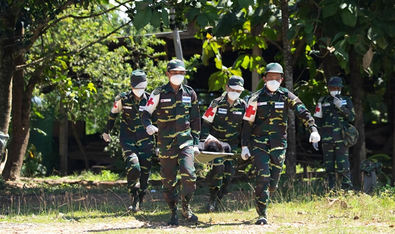 Two groups of people from the People's Liberation Army went to Laos and ...