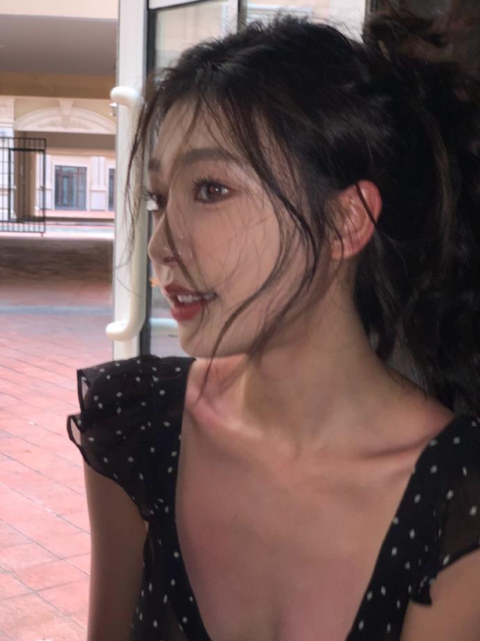 Yi Mengling's "tanning" failed? In summer, it is easy to grasp the sense of pure desire! - iNEWS