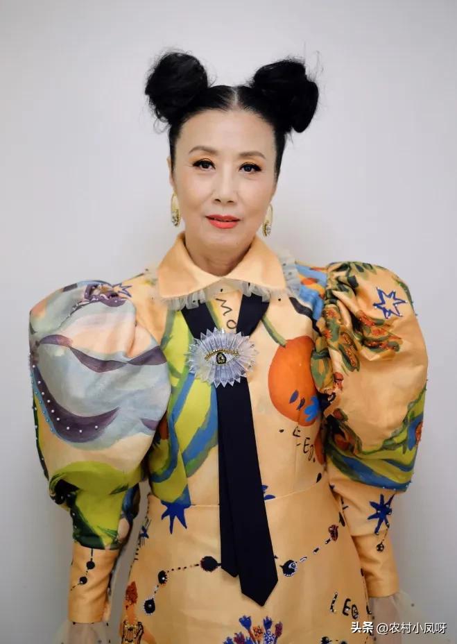 Wang Mingquan was so beautiful when she was young, with delicate facial ...