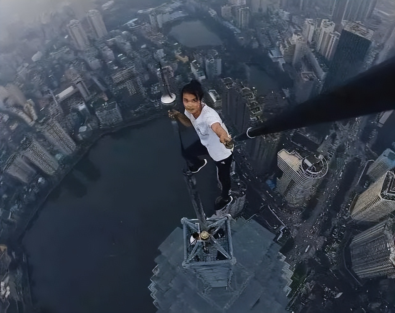In 2017, Wu Yongning shot an extreme video and fell to his death, his ...