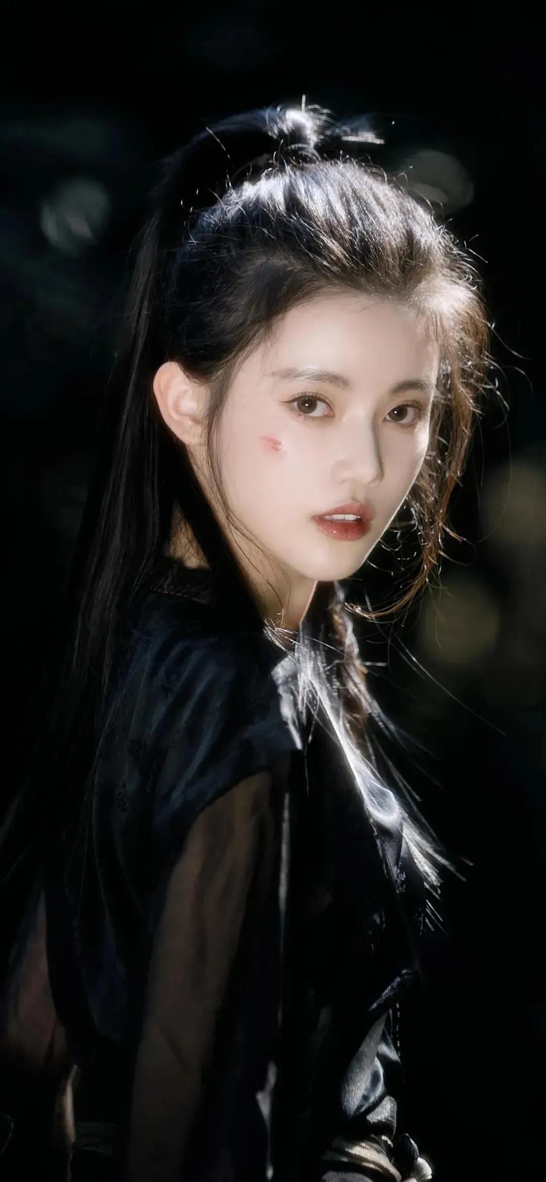 Sun Jenny's costume photo - iNEWS