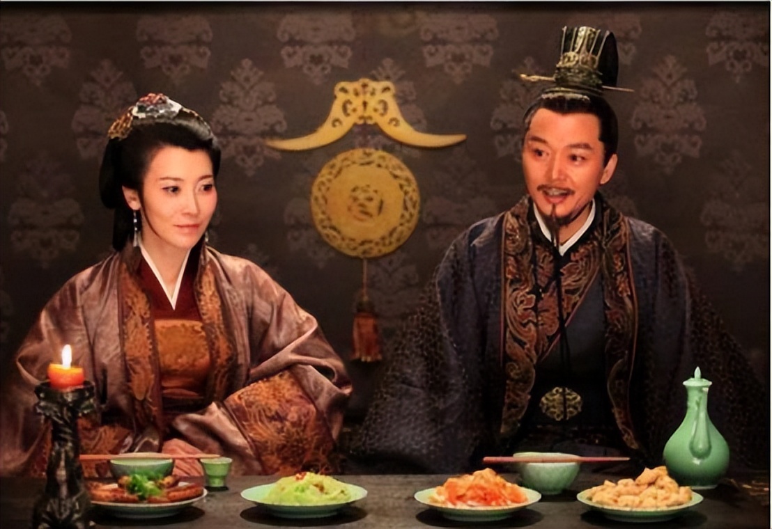 At the banquet, Wu Wang Helu gave his daughter a piece of fish. Why did ...