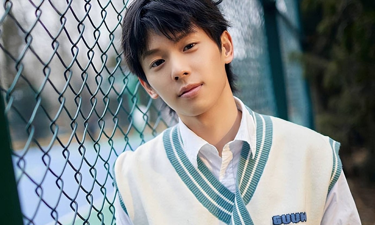 "That Night of Reunion" Actor Shi Yao: Looks like a student on and off ...