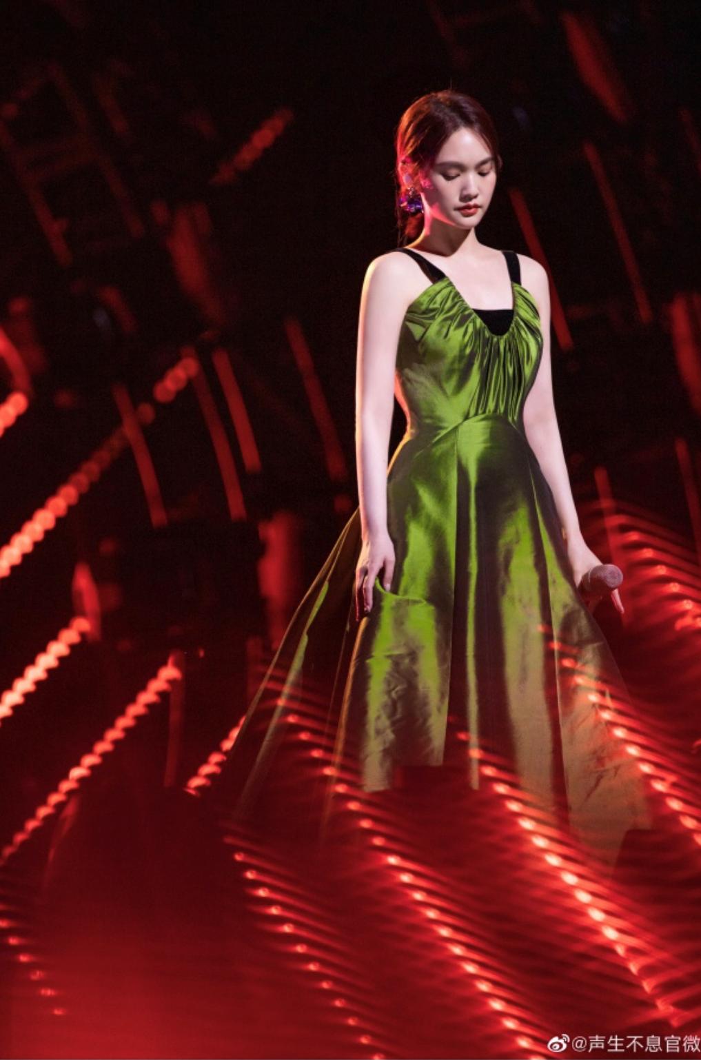Rainie Yang sings TVB's classic theme song in "Sound Endless"!Li Ronghao likes: his wife YYDS ...