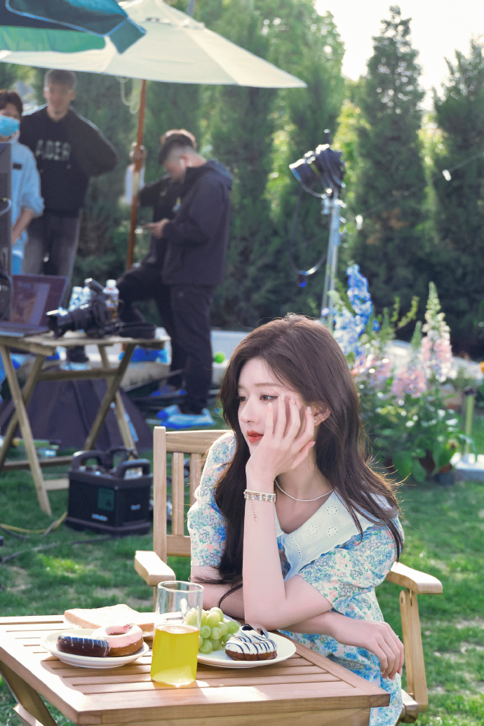 Fresh and lovely! Zhao Lusi's latest shooting highlights released - iNEWS