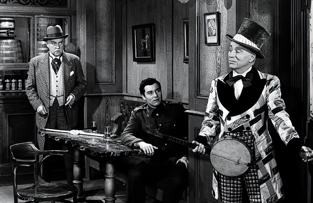 With excellent acting skills, Chaplin vividly interprets the complexity ...